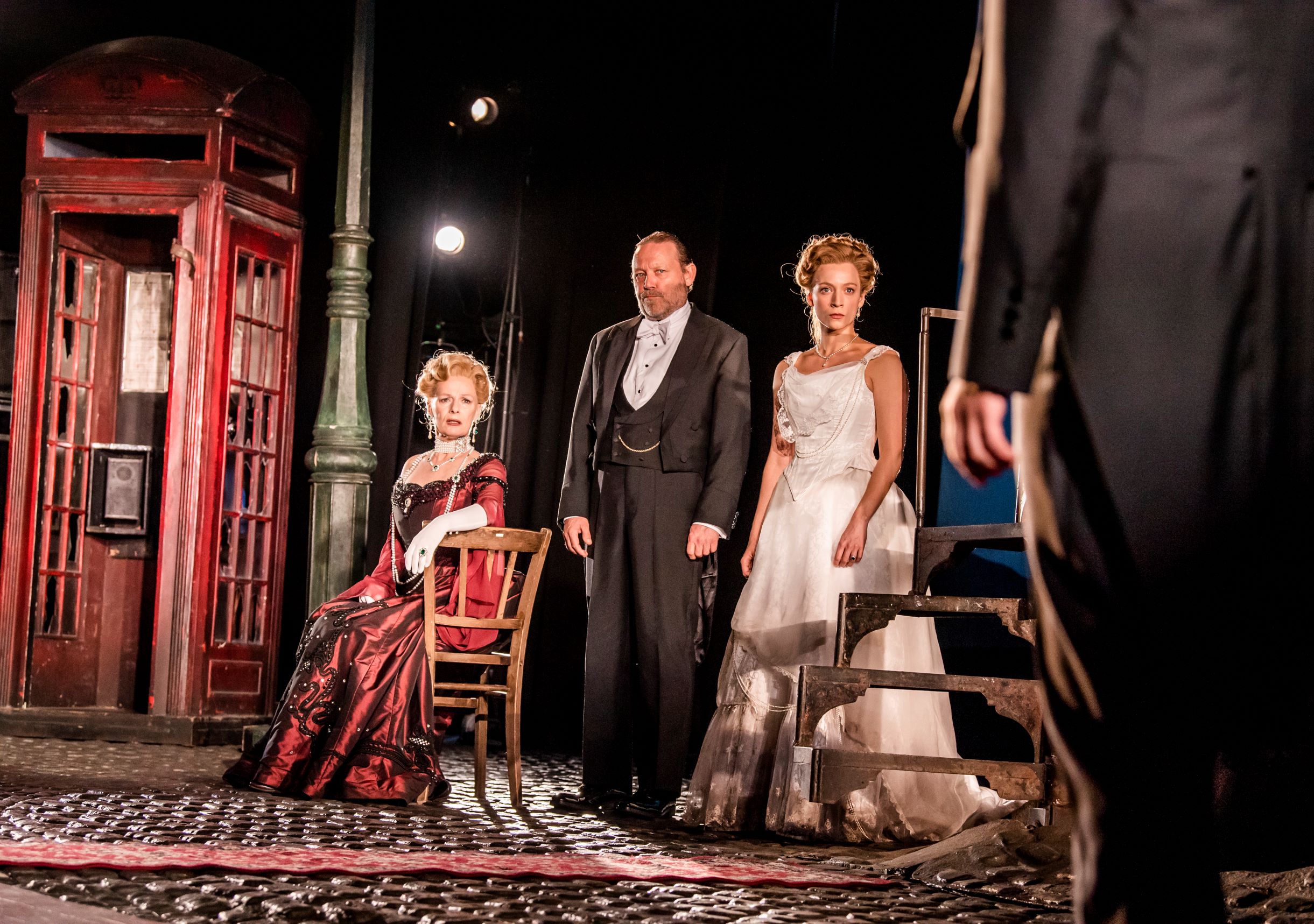 PRIESTLEY'S MASTERPIECE AN INSPECTOR CALLS - Leeds Guide